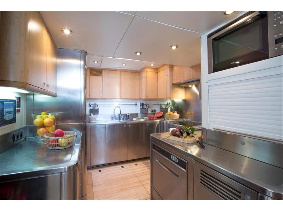 Yacht Hamilton II, CNB Bordeaux | CHARTERWORLD Luxury Superyacht Charters